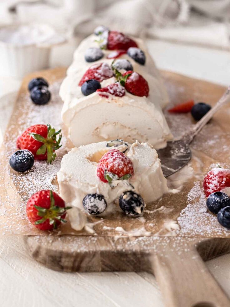 Pavlova Roll - Recipes by Carina